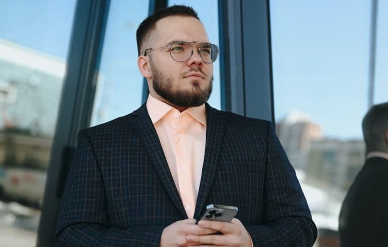 Tieless Elegance: What Collar Looks Best Without a Tie? 5 Collar ...